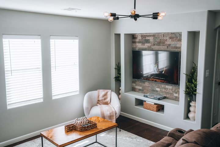 Modern 2br Tulsa Home, Office, Minutes To Downtown - Tulsa, OK