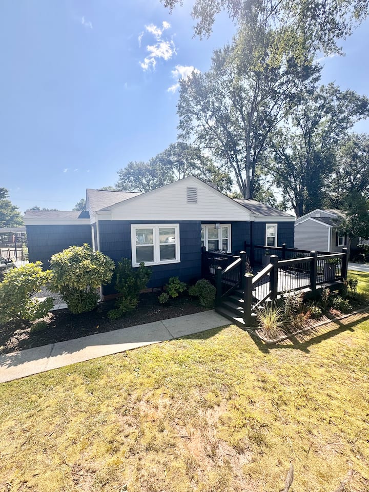 Pet-friendly House W/ Fenced Yard • Near Downtown - Piedmont, SC