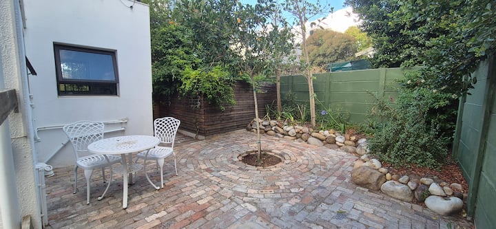 Private Flatlet In Quiet Popular Neighborhood - Stellenbosch