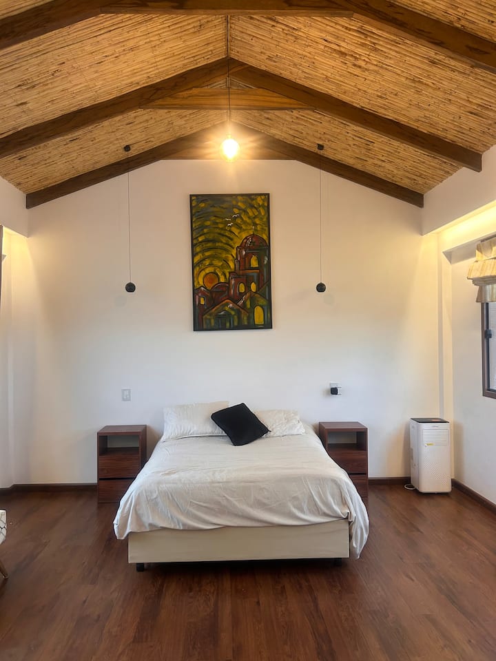 Estar Lejos Como En Casa
A Home Away From Home - Sucre