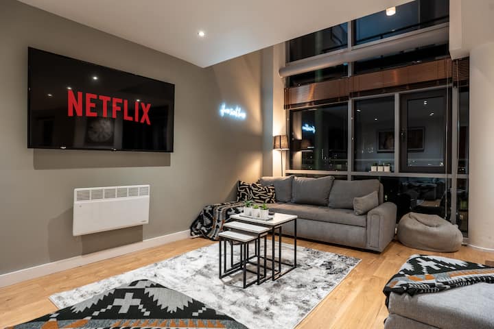 Triplex Penthouse - Sleeps 16 - Free Parking - 리즈