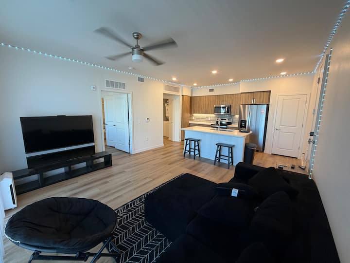 Modern Luxury Retreat W/ Pool & Views - Avondale, AZ