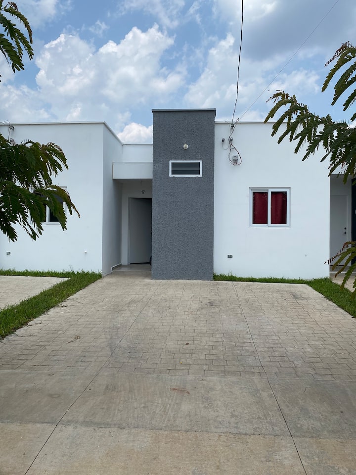 House With Pool In Metapán And 24/7 Security - El Salvador