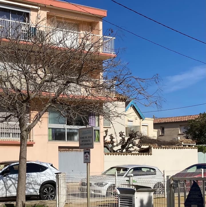 T2 / Loggia
Tout à Pied 
Plage 150 M
Centre 300 M - Valras-Plage