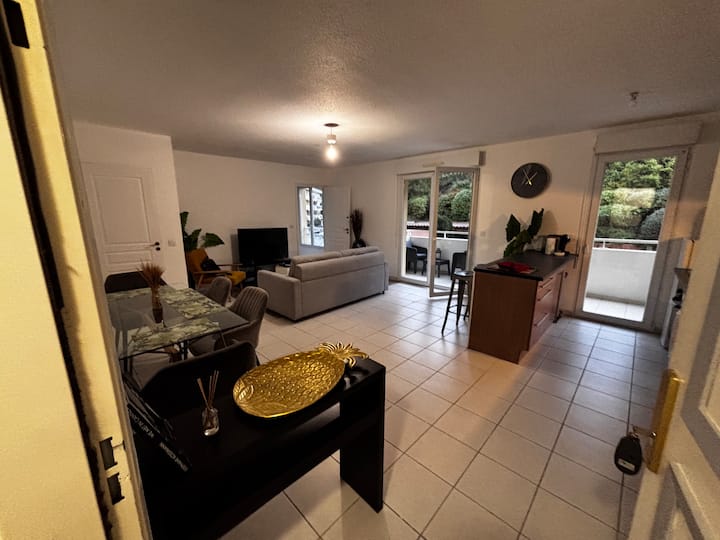 Cannes – Apt Standing 47m² Rénové, Piscine | M/t - La Roquette-sur-Siagne