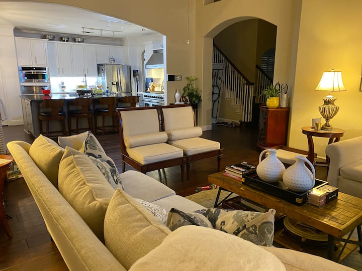 The Honeyed Hideaway - Houston, TX