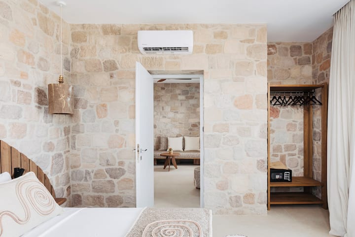 Horizon Superior Suite With Private Jacuzzi - Milos