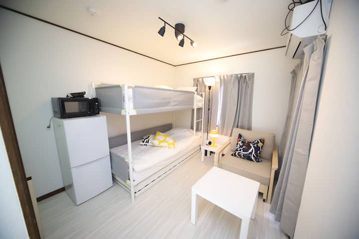 '博多駅から電車で22分'福岡空港から電車で34分|ポップなアパートメント|4名|2階 - 福岡市