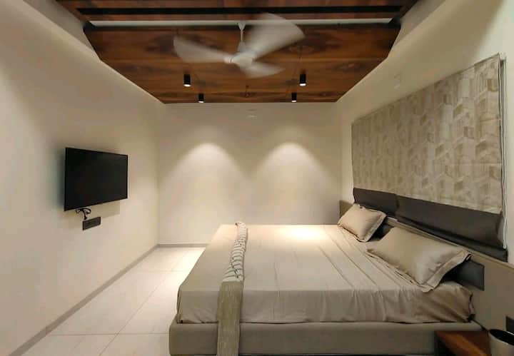 Luxury City View Flat | Clean • Comfortable • - 바도다라