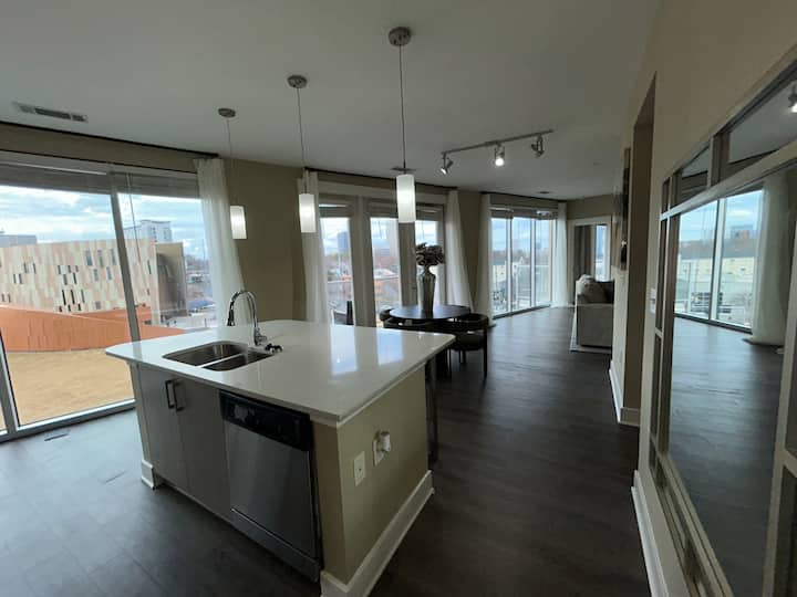 Centennial Park 2 Bed 2.5 Bath King Suite - Decatur, GA