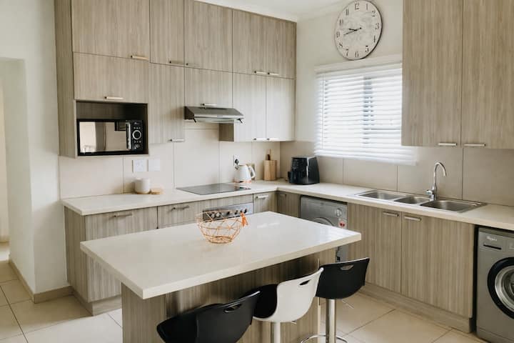 Aeroluxe Boksburg 3 Bedroom Apartment - Boksburg