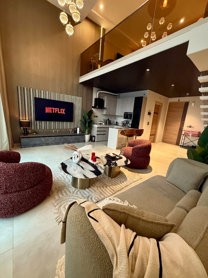 Modern Dual-level Loft | Near Airport & Cyber Hub - Manesar