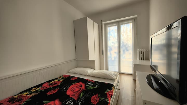 Appartamento Moderno Con Balcone - Metro Verde - Milan