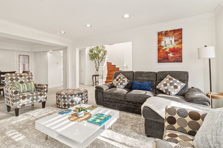 Entire 5br House Near Downtown | Pets | Parking - Vancouver