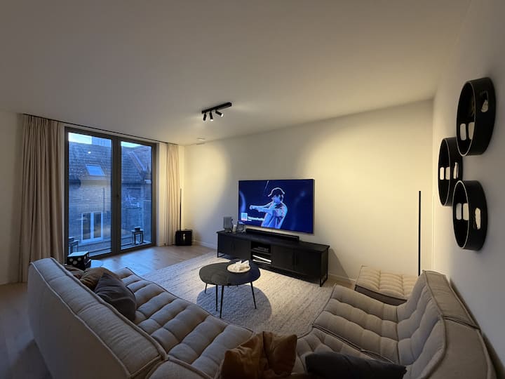 Stylish City Centre Apartment W/ Private Parking - Gand