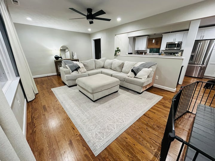 Spacious Family Oasis | Mtn Views & Child-friendly - Roanoke, VA