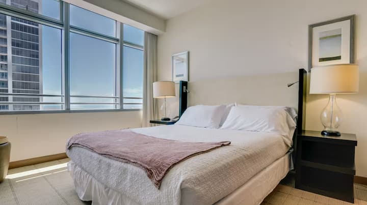 *Free Parking* 1br Condo - Hotel Aka 26th Floor - Key Biscayne, FL