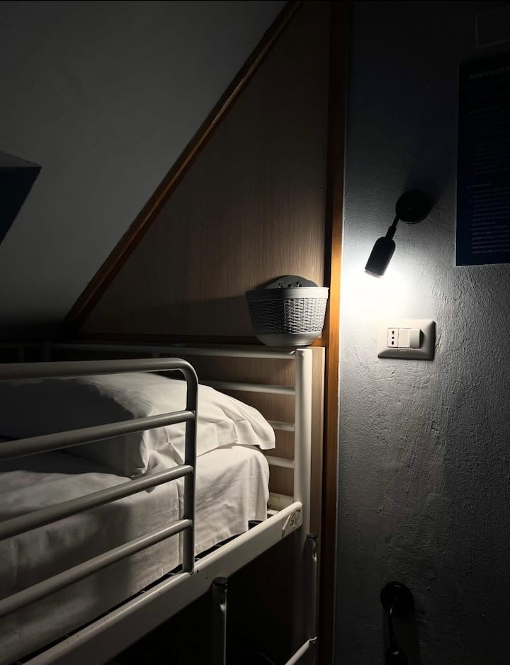 P. Letto In Dormitorio Misto - Milan