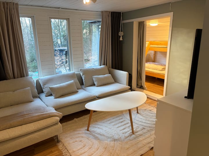 Trivsam, Nyrenoverad Stuga – Nära Naturen I Höör - Höör