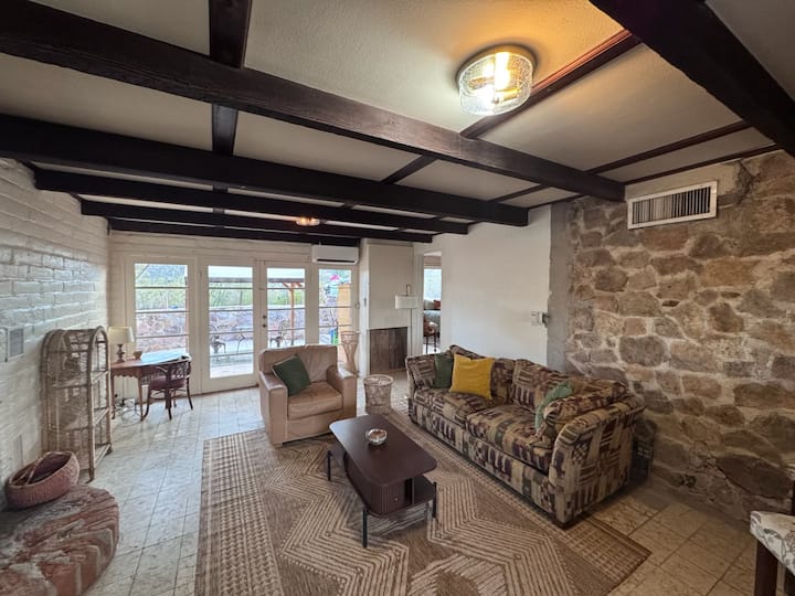 Desert Serenity Private Patio Mountain View 1br - United States