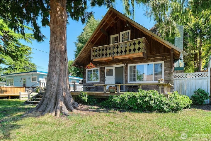 Charming And Cozy Cottage At Maple Beach - Tsawwassen