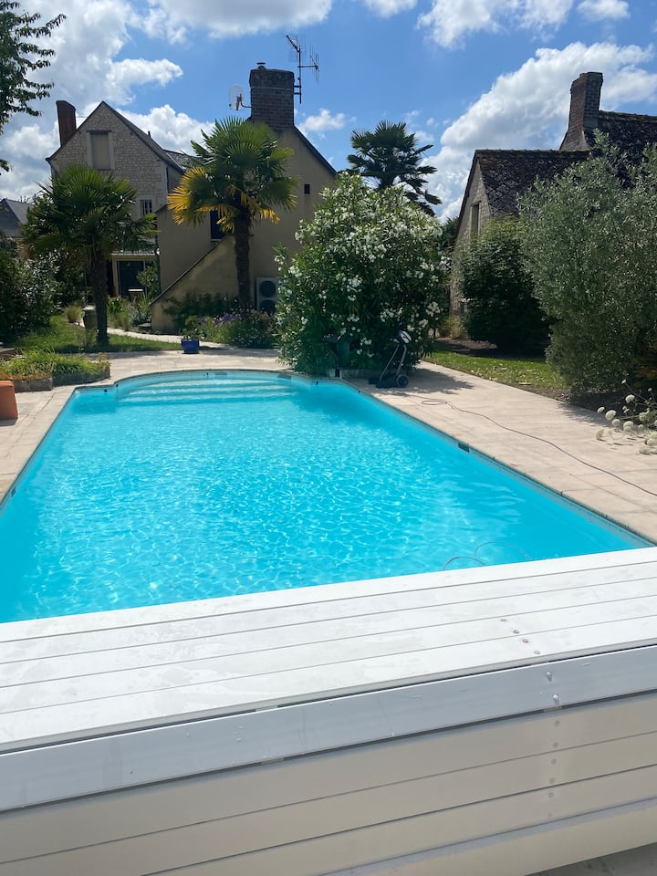 Une Maison Individuelle Avec Piscine - Le Lude