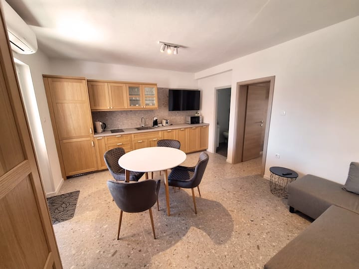 House Bepina2-apartment Near Beach, Park And Town - Rab