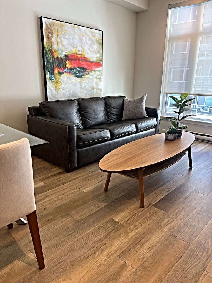 Bright & Cozy 1-bedroom Suite Near Shops & Dining - Sidney