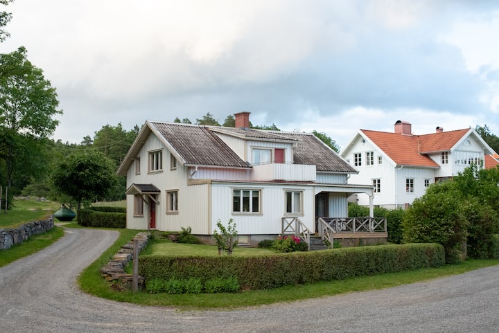 Rymligt Hus I Hyssna, Nära Sjö - Kinna