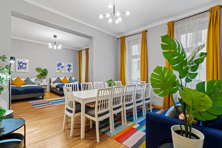 Huge 5br Group Apartment | Sleeps 20 | Near U3 - Wien