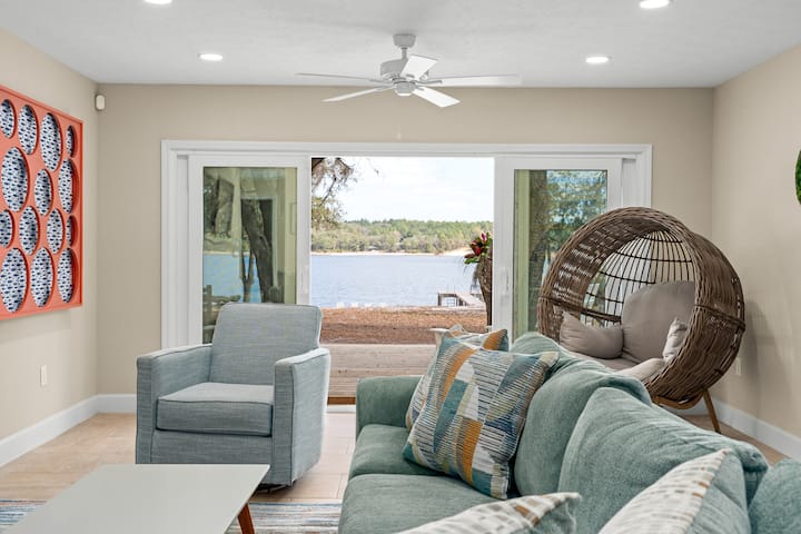 Modern Lakefront Home W/ Beach & Dock-sleeps 10! - Hawthorne, FL