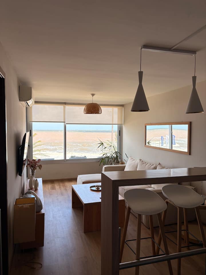 Apartamento Frente Al Mar En Malvín - Montevideo