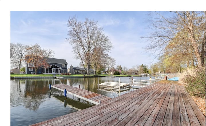 Portage Lake Waterfront - Ideal Extended Stays - Chelsea, MI