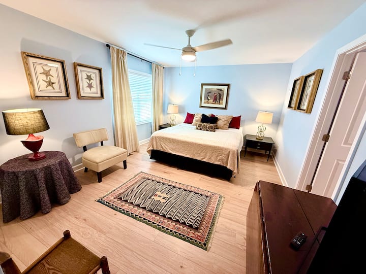 The Oak Room At Greenleaf With King Bed - North Carolina