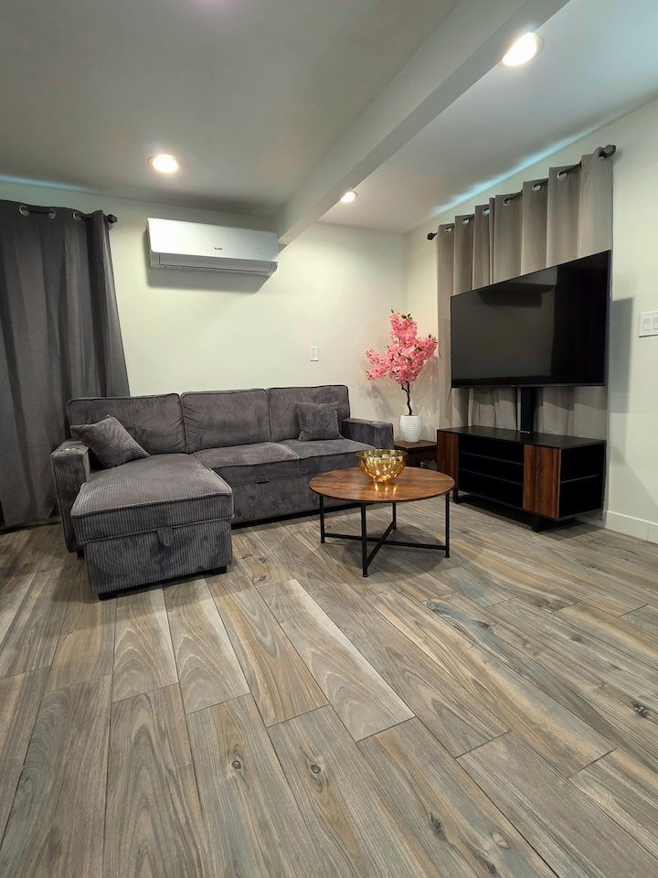 Luxury Studio Oasis - Swinger, Tarzana