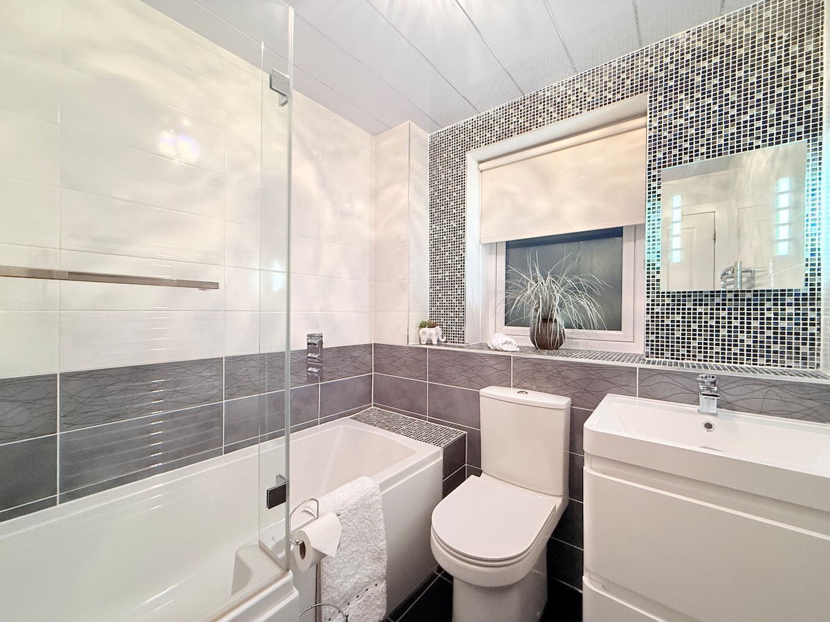 Ground floor Arthur’s Seat Getaway @ St Leonard's - Flats for Rent in ...