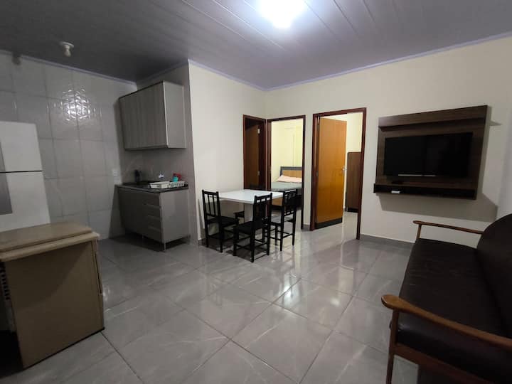 Casa De Dois Quartos,  Uma Vaga De Garagem - Patos de Minas