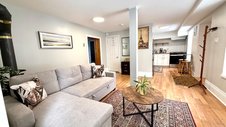 Private Walk-out Suite Close To Dt | Ggh | Uofg - Guelph