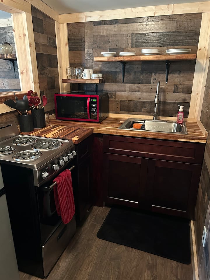 Country Cabin In Woods On Private Drive - 그린빌