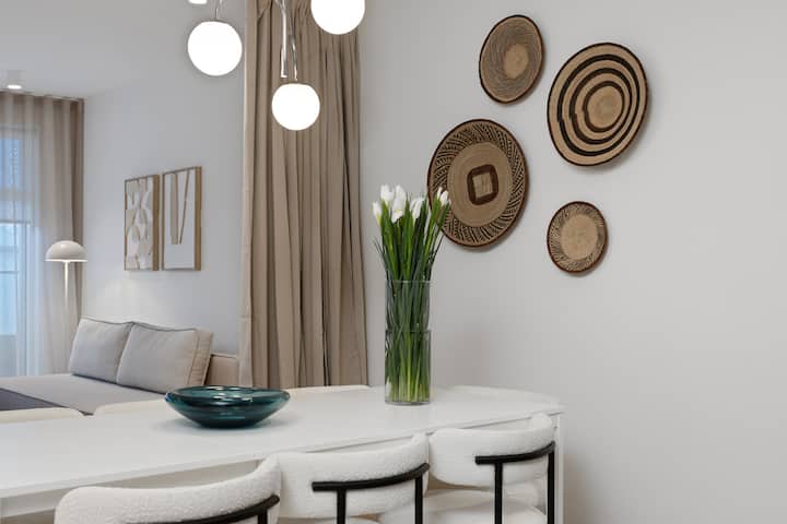 Stylish 3br | Mid-central | Free Secure Parking - Reykjavik