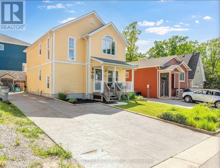 Centre Street Sunshine - Grand Bend