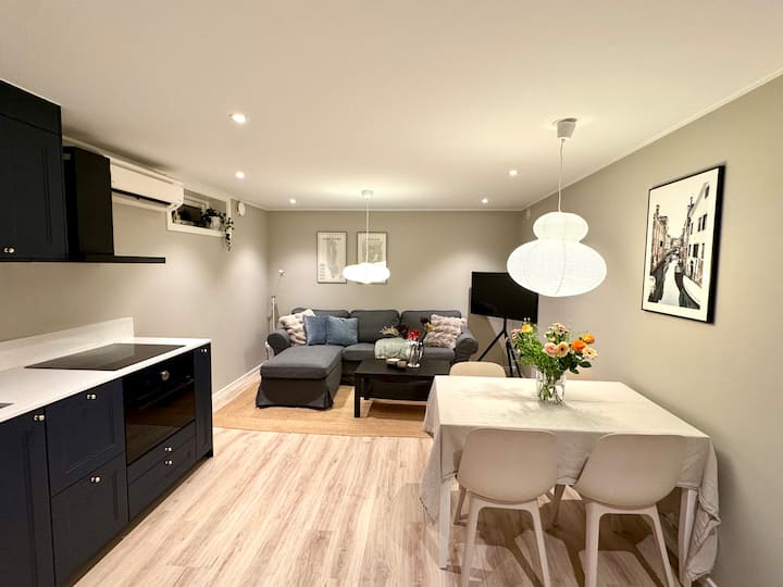 Nyrenoverad Gästlägenhet I Härliga Viggbyholm - Täby