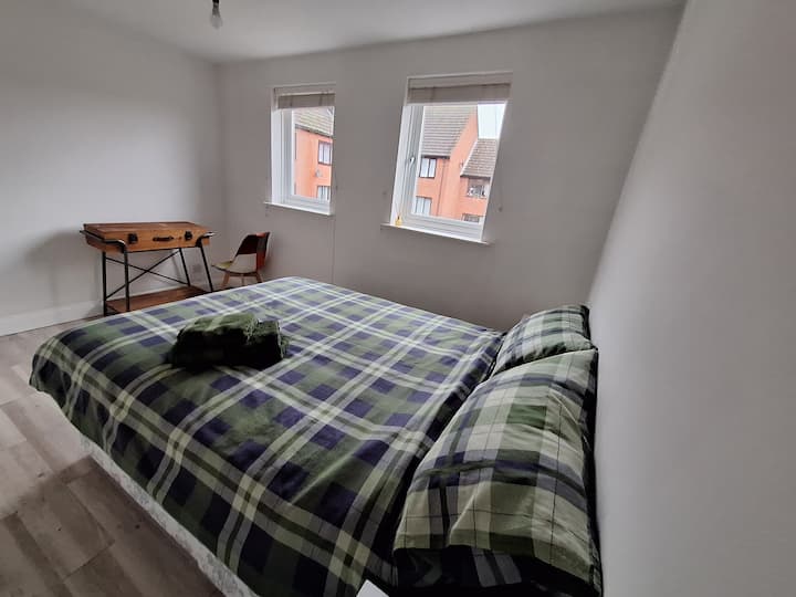 Bright, Spacious Room With Desk, High Speed Wifi - Bedford