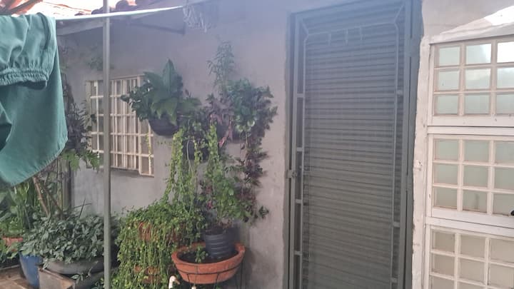 Kitinet Em Av Bem Localizada,  
, Proximo A Tudo. - Goiânia