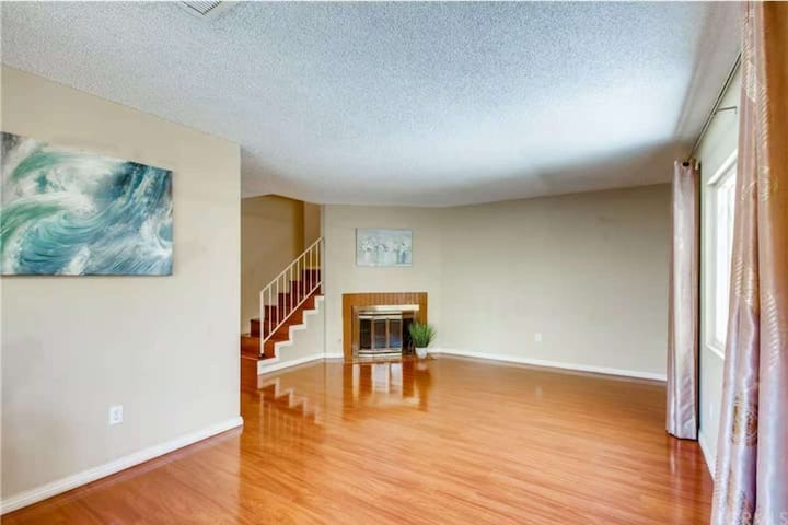 Spacious Condo In Monterey Park - 몬테벨로