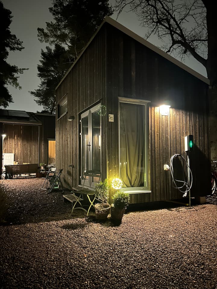 Stuga 15 Kv Med Badrum Loft Parkering Uteplats - Motala