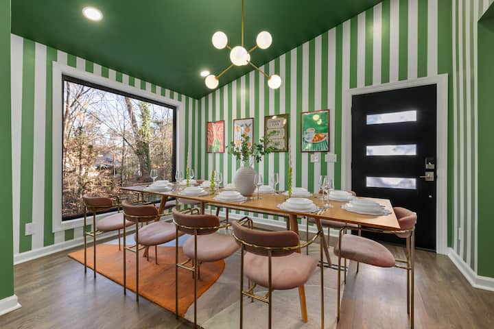 Treehouse Retreat | Tri-level | Hot Tub | Fire Pit - 