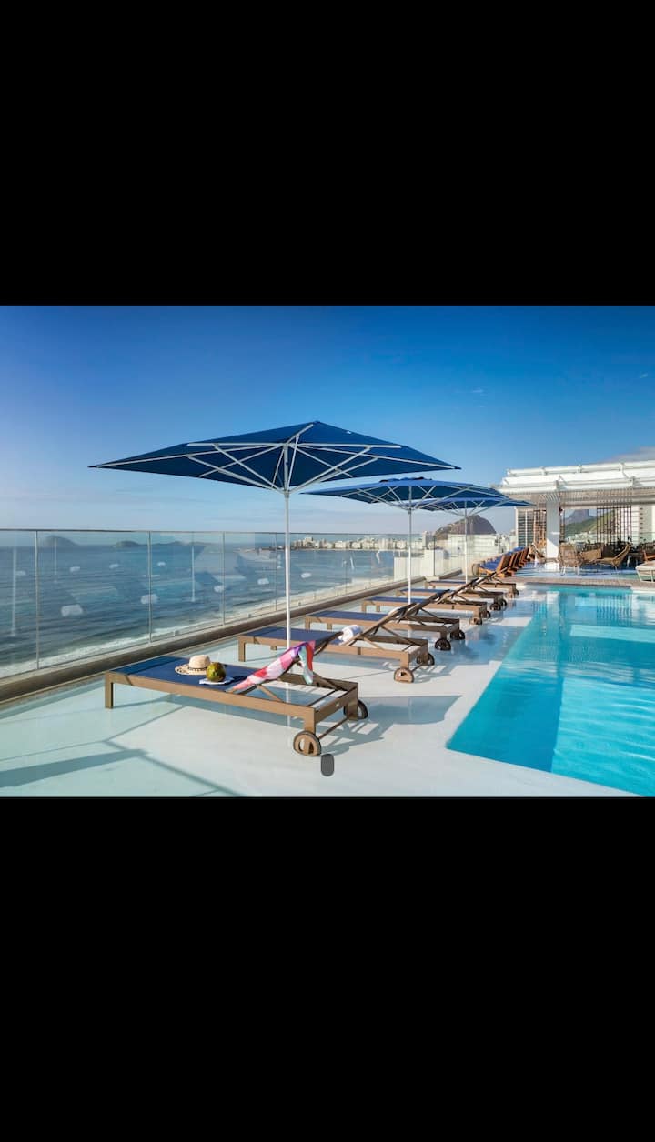 Quarto De Hotel, Localizado No Leme. - Rio de Janeiro