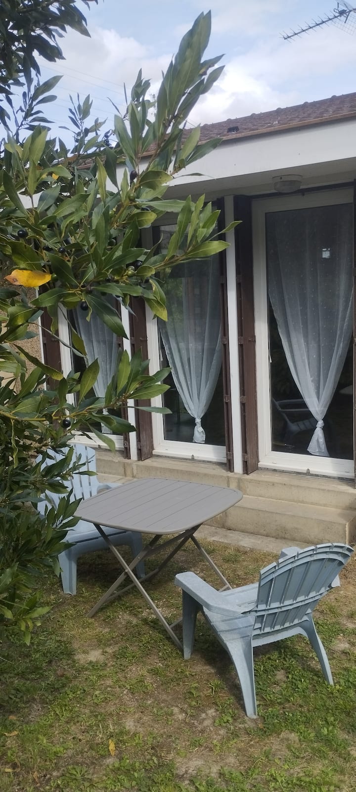 Maison Cosy Et Moderne - Billard Et Chambre Led - Sens