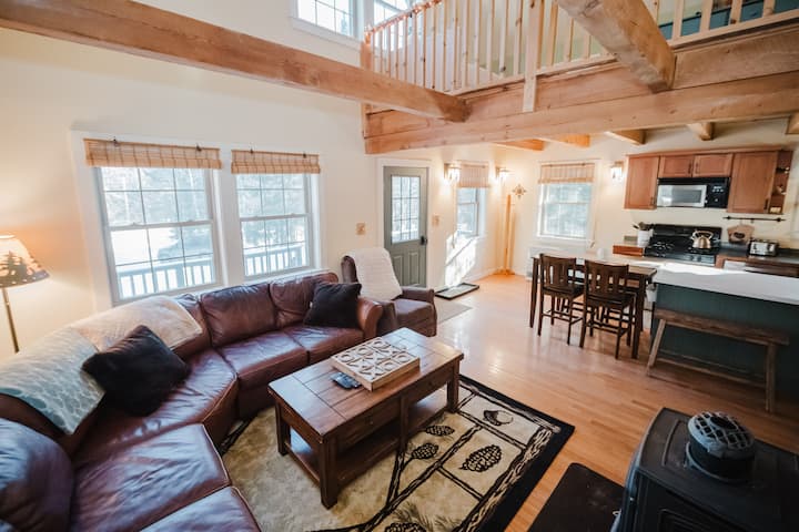 Cozy Bethel Chalet Near Trails & Skiing - Bethel, ME